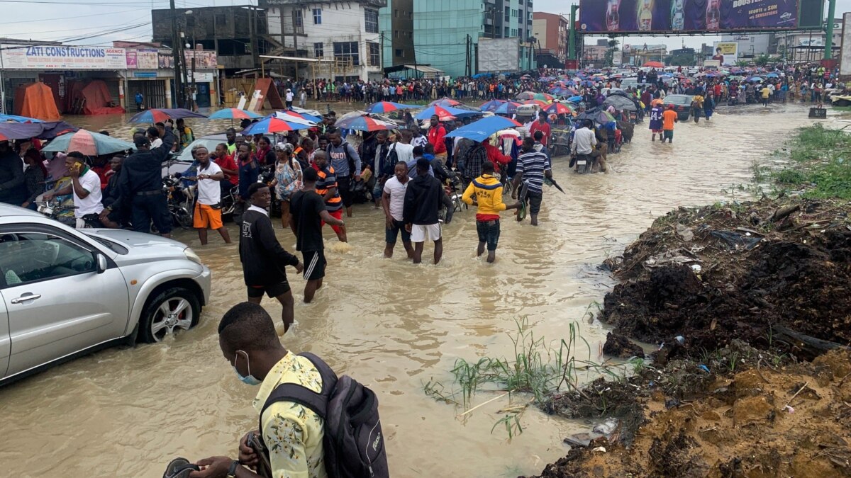 Douala Digs For More Water
