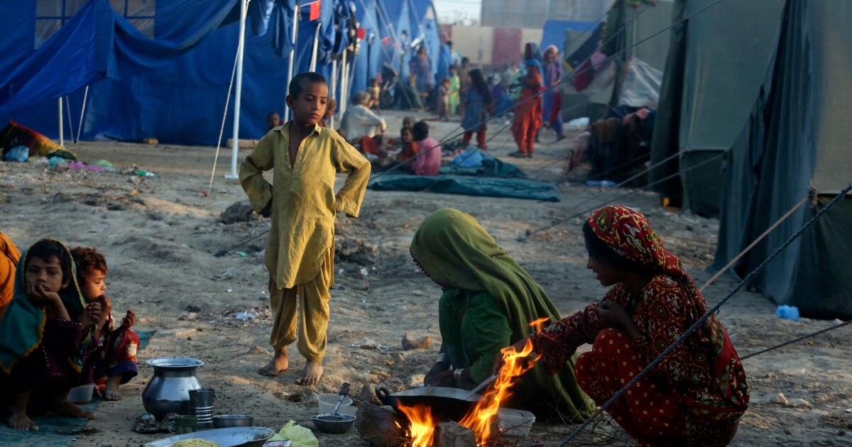 World Food Program Steps Up Aid to Pakistan Flood Survivors