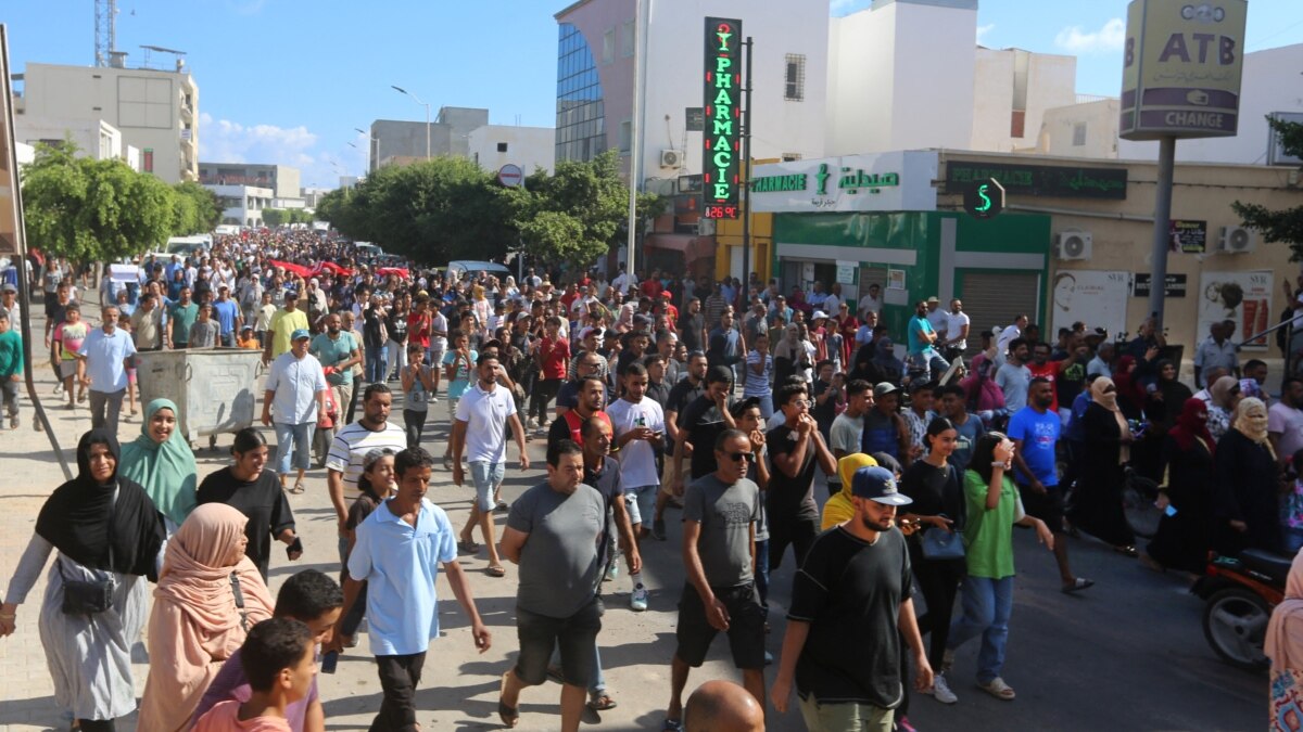 Tunisie: des milliers de manifestants pour connaître le sort de migrants disparus
