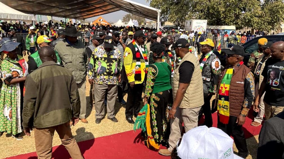 UMnangagwa loChamisa Bathembisa Abantu Izulu Lomhlaba