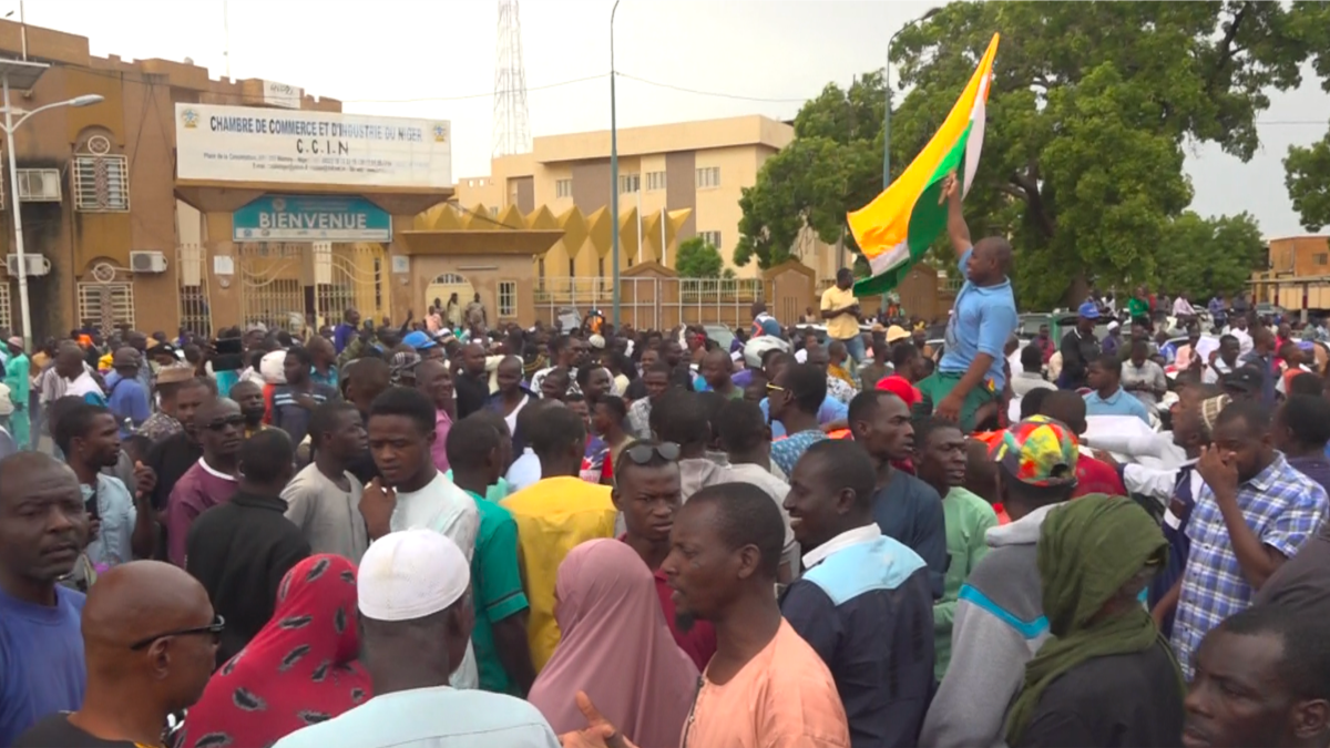 Yadda Masu Goyon Bayan Juyin Mulki Suka Kai Hari Ofishin Jami'yyar PNDS ...