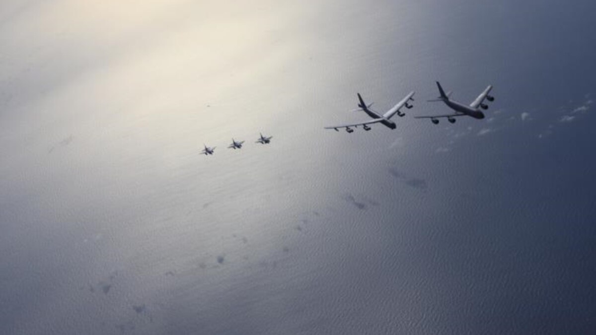 북한 ICBM 발사 하루 만에 미군 B-52H, 한·일과 연합공중훈련