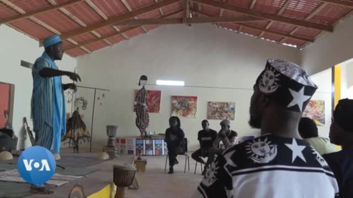 Au Sénégal, "La case du conteur" pour perpétuer une tradition ...