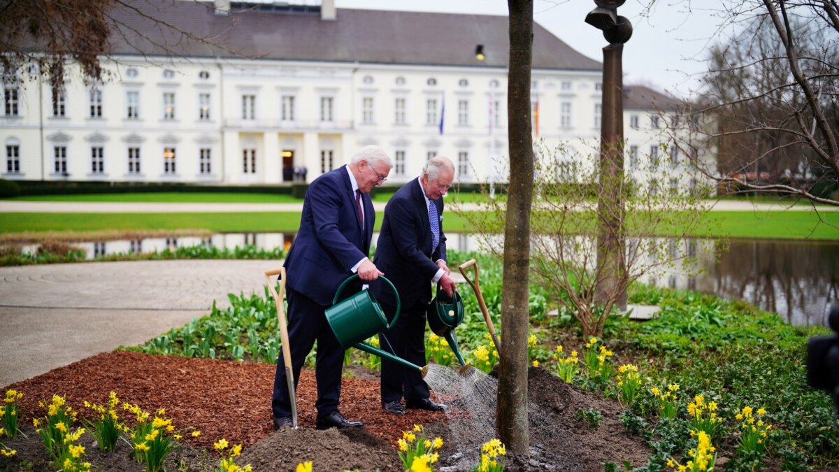 Umwami w'Ubwongereza ari mu Budagi