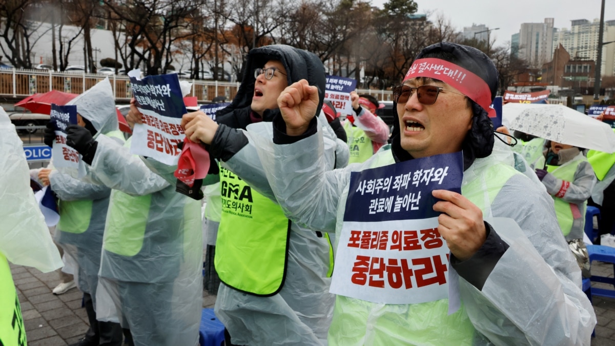S Korean Hospitals Turn Away Patients As Doctors Protest