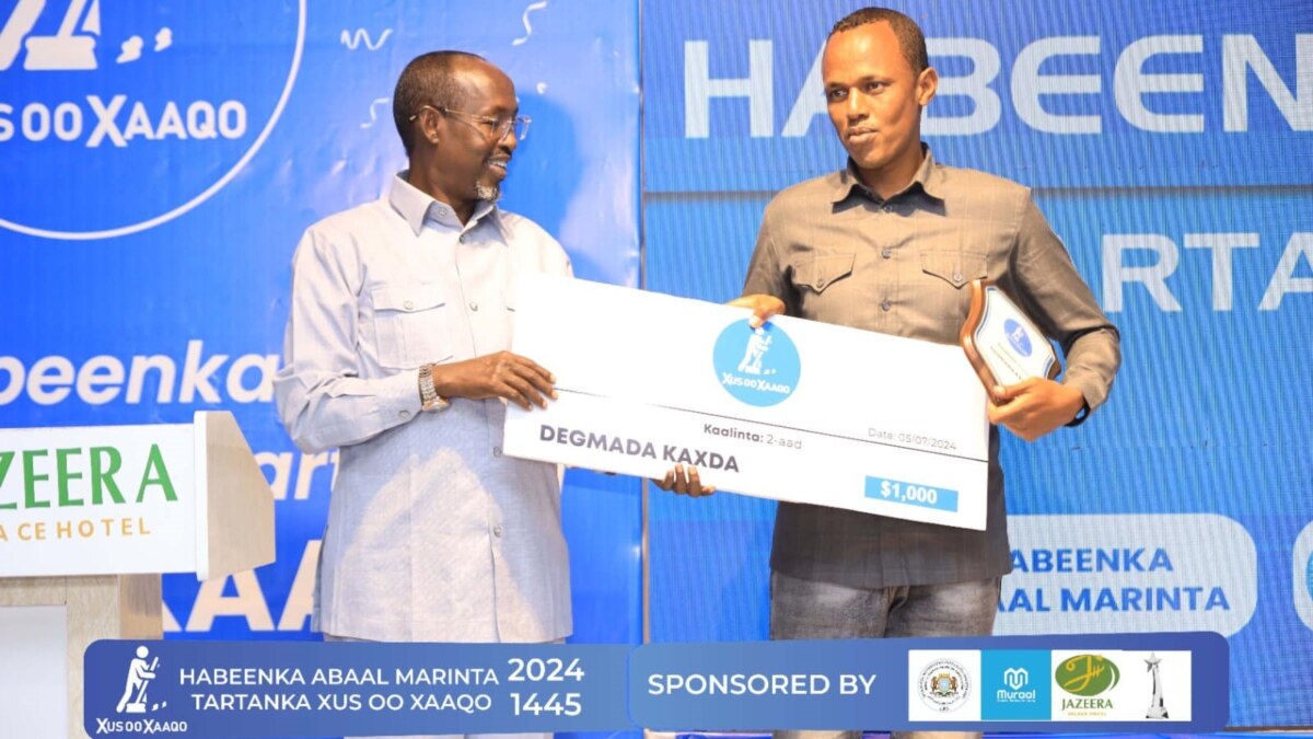 Dhalinyaro ku tartamay nadaafadda deegaanka oo xalay Muqdisho lagu ...