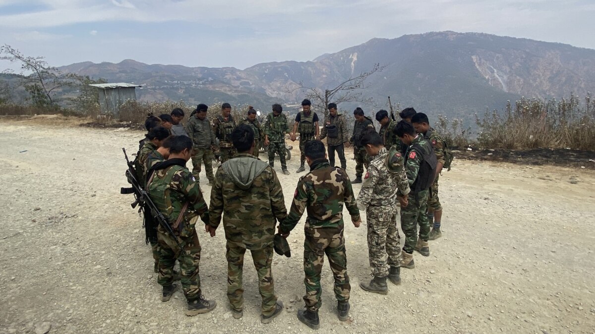 ဖလမ်း ဟားခါးအကြား စစ်ကောင်စီယာဉ်တန်း ချင်းကာကွယ်ရေးအဖွဲ့တွေ ဖျက်စီး