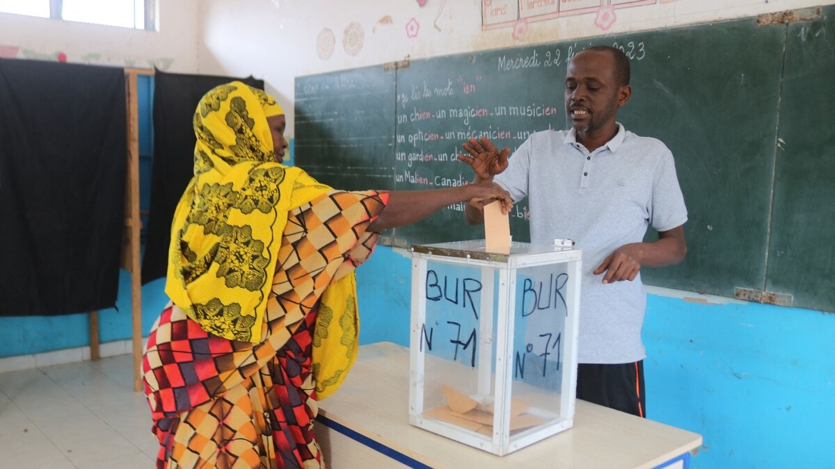 Cod-bixinta doorashooyinka Jabuuti oo socota