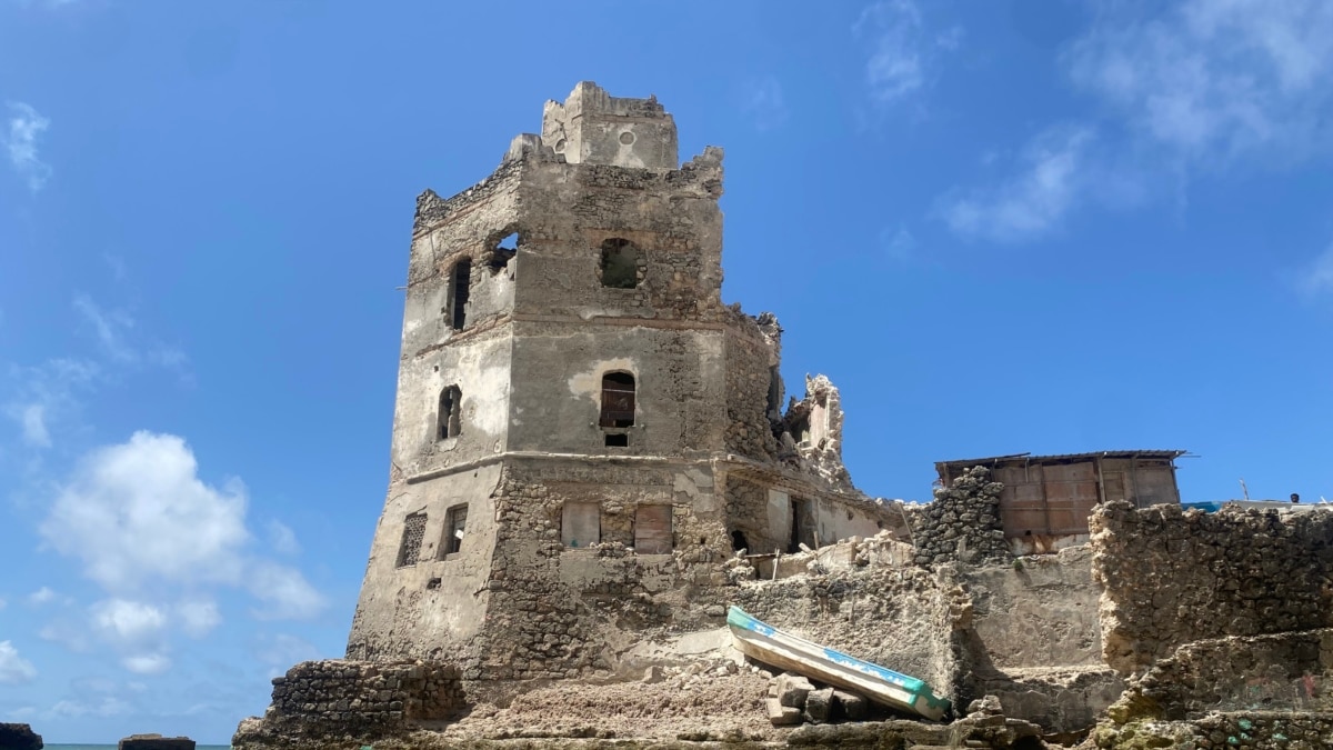 Aabaha afar caruur oo ku dhintay guri ku dumay Mqdisho oo ka hadlay ...