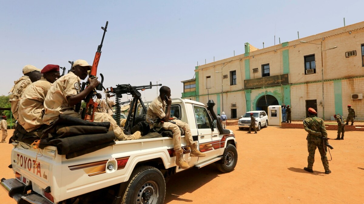 Khartoum Blames al-Bashir Forces for Turmoil