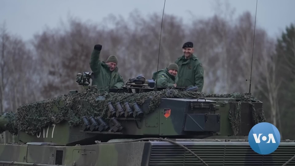 Ukrainian Troops in Poland for Training on Leopard 2 Tanks