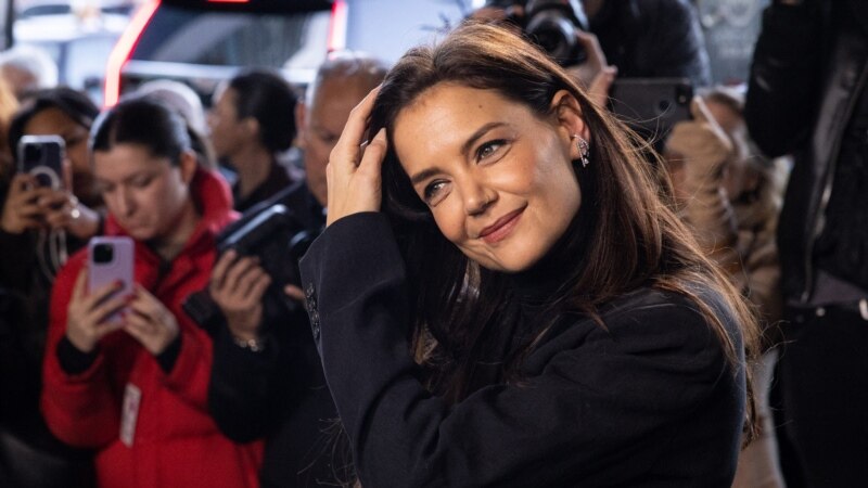 Katie Holmes Menjadi Sutradara dan Pemeran Utama untuk ‘Rare Objects ...