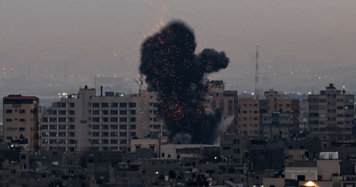 Serangan Udara Israel Hantam Gaza setelah Tembakan Roket