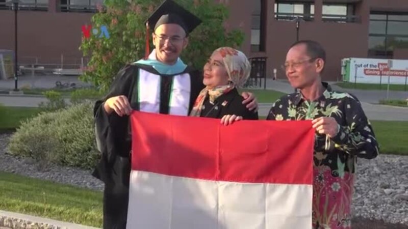 Surya Sahetapy, Tuli Indonesia Berhasil Lulus S2 dan Raih 'Outstanding ...