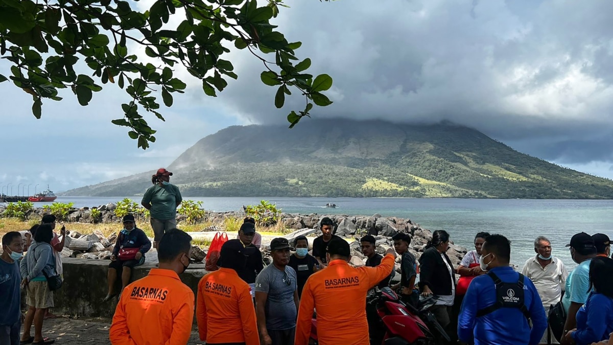 BNPB Maksimalkan Moda Transportasi Laut Evakuasi Warga Terdampak Erupsi Gunung Ruang