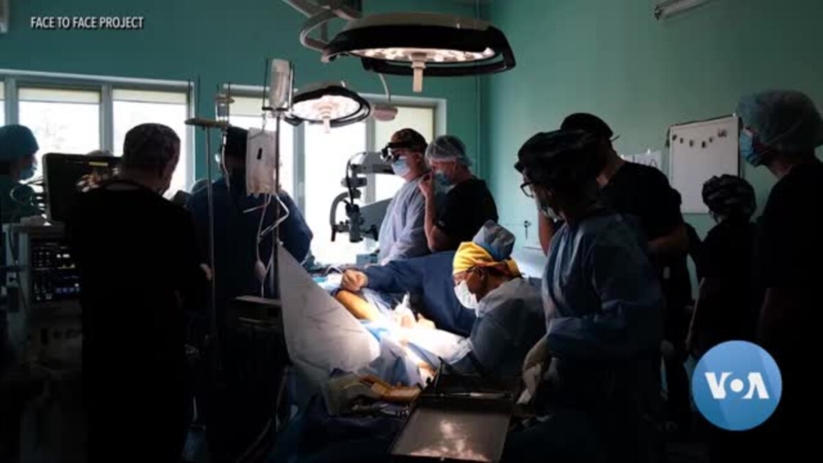 US Doctors Help Ukrainian Colleagues Perform Facial Reconstructive ...