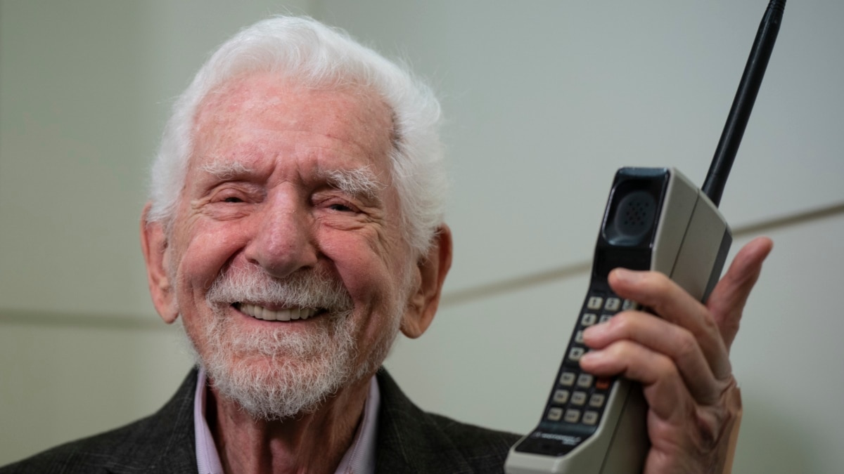 Šta o mobilnom telefonu kaže čovek koji ga je pre pola veka izmislio