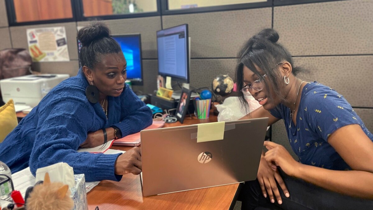 Academic Coaches Help Students Finish Community College