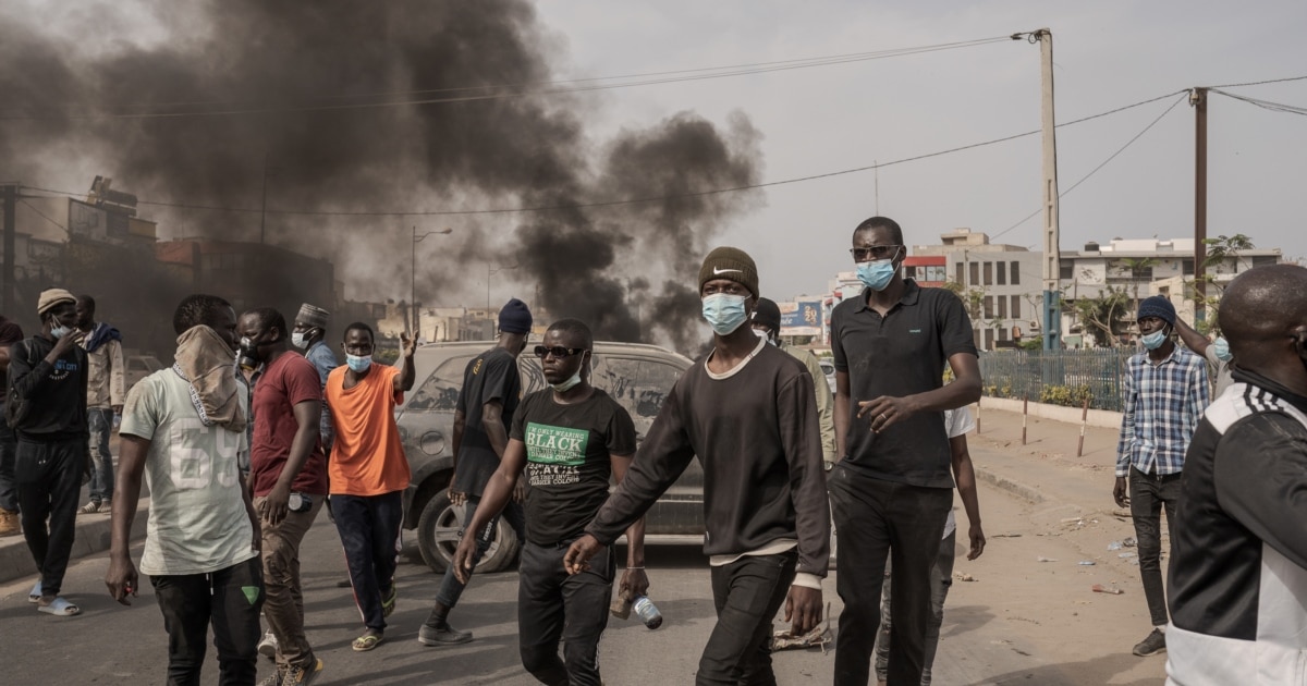 Protests in Senegal Turn Violent as Opposition Leader Heads to Court