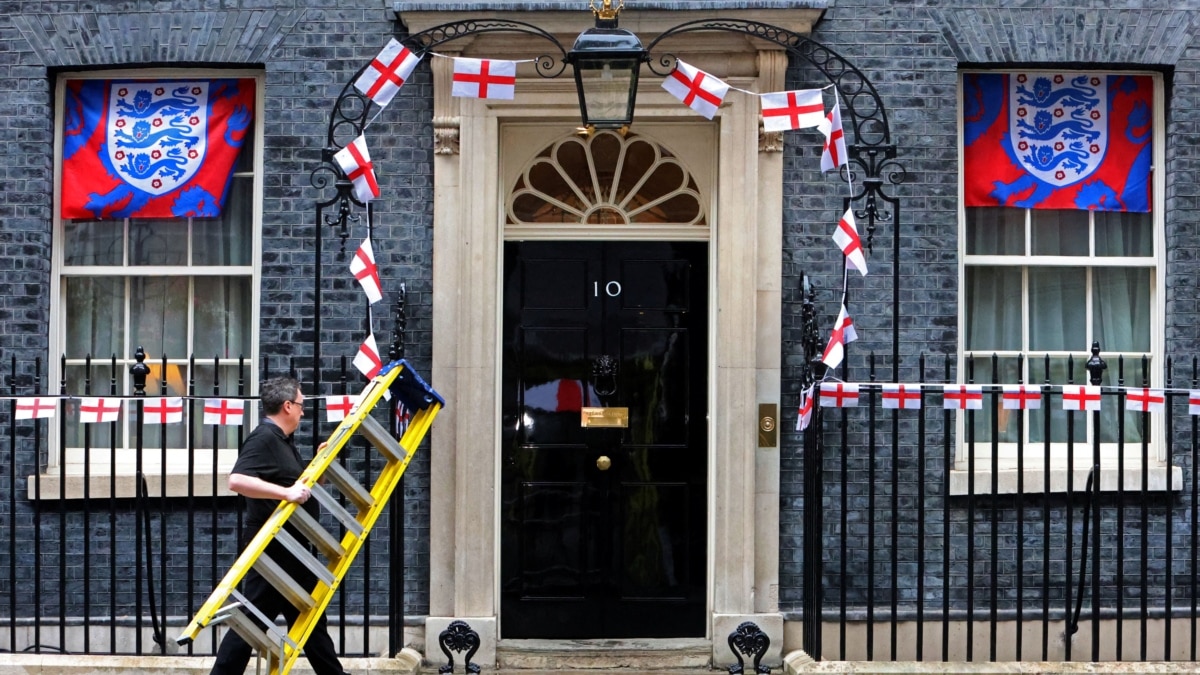 England Looks to End Drought, Bring World Cup Trophy Home