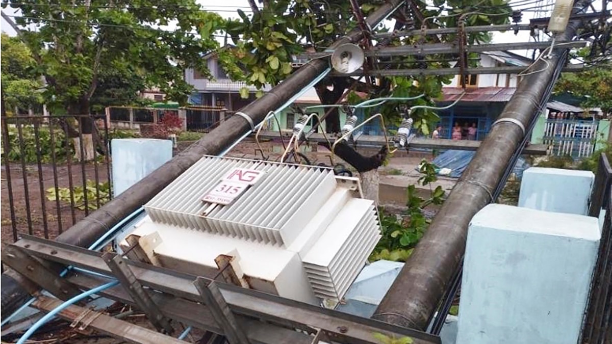 Powerful Cyclone Mocha Makes Landfall in Myanmar, Tearing Off Roofs and ...