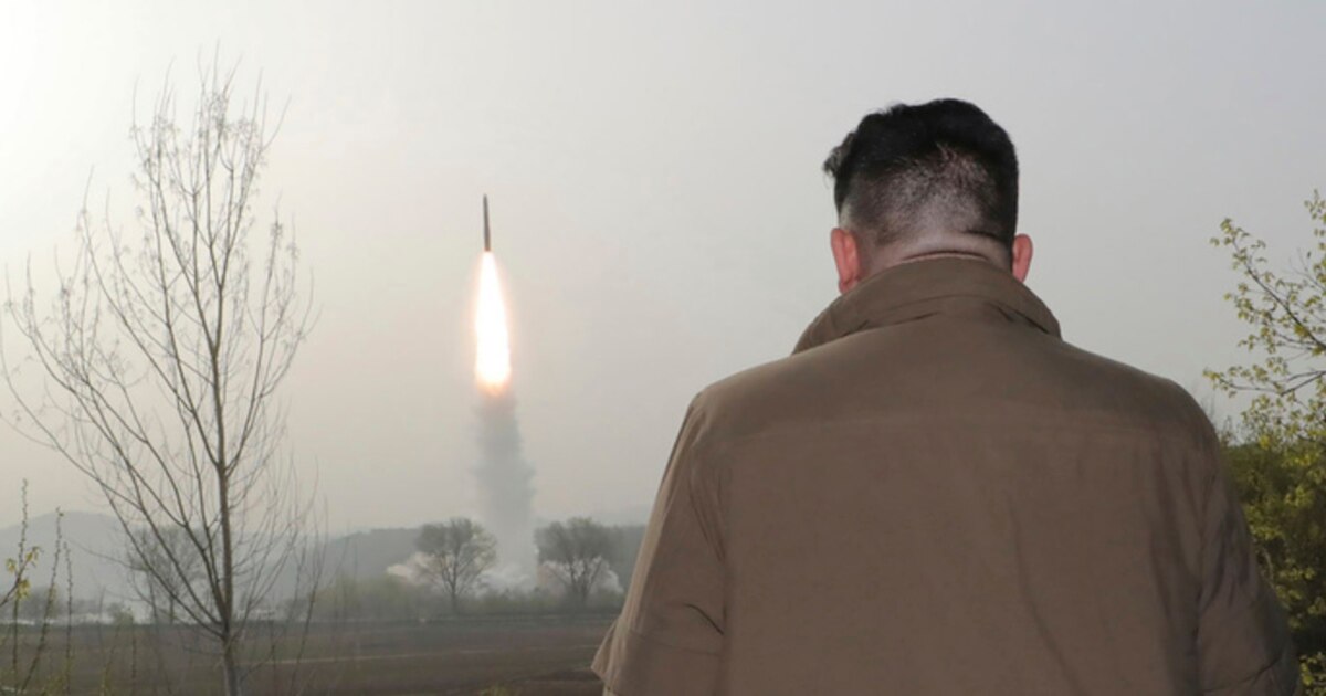 Triều Tiên thử nghiệm ICBM nhiên liệu rắn mới, cảnh báo ‘cực kỳ’ kinh hoàng | VOA