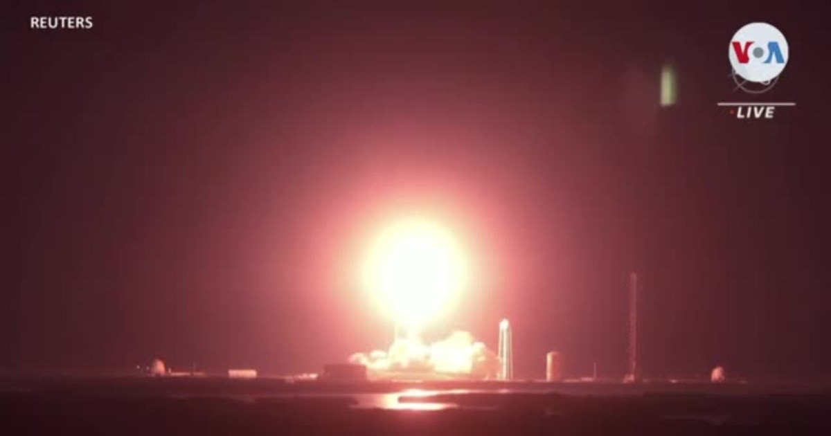 La ingeniera aeroespacial colombiana Diana Trujillo visita escuela ...