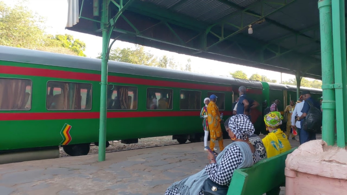 Mali's Sole Passenger Train Rolls Again