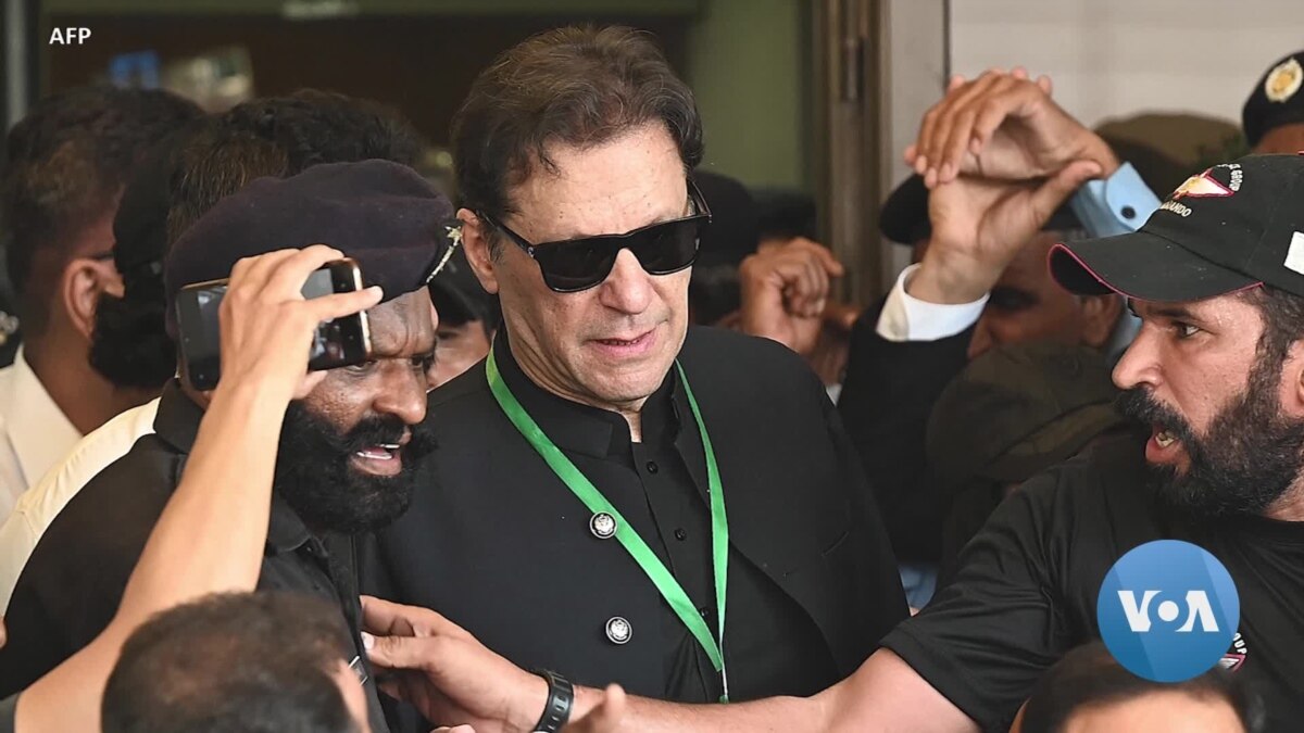 Former Pakistani PM Khan Arrested on Corruption Charges