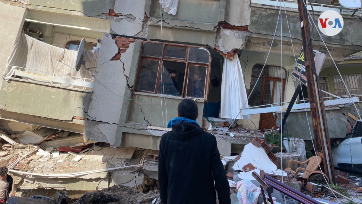 En Fotos Enterrar A Sus Muertos Salvar Lo Posible Turquía Después 0303