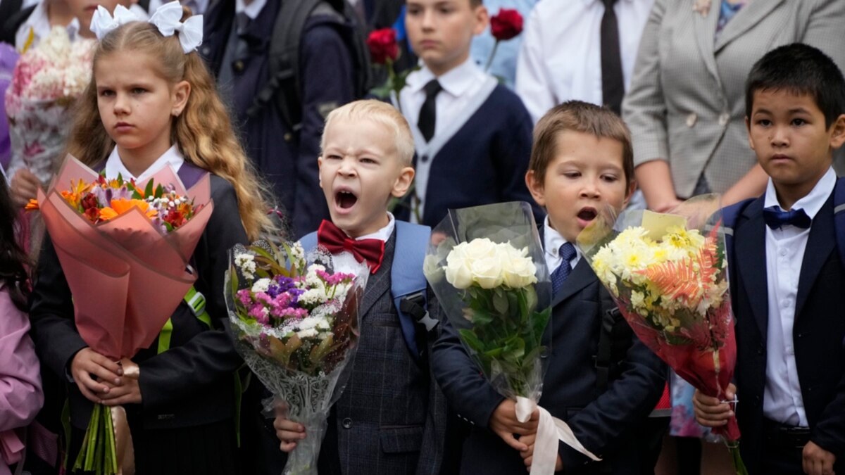 Russian Parents Send Children for Patriotic School Year