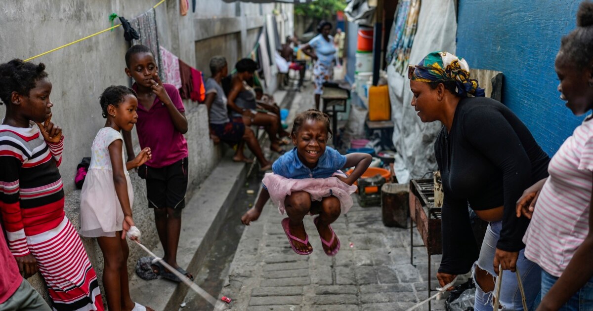 Ayiti : Plis Pase 300,000 Timoun Paka al Lekòl Akoz Vyolans Gang yo