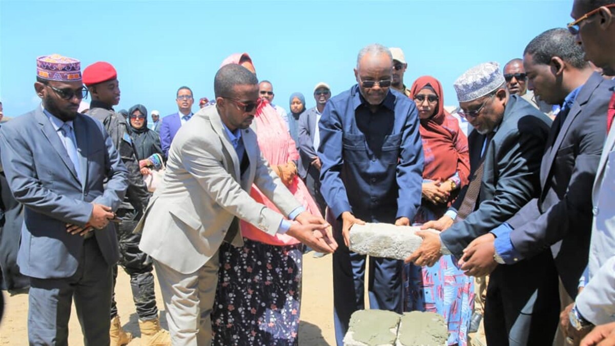 Dhismaha dekedda Baraawe oo la dhagax dhigay