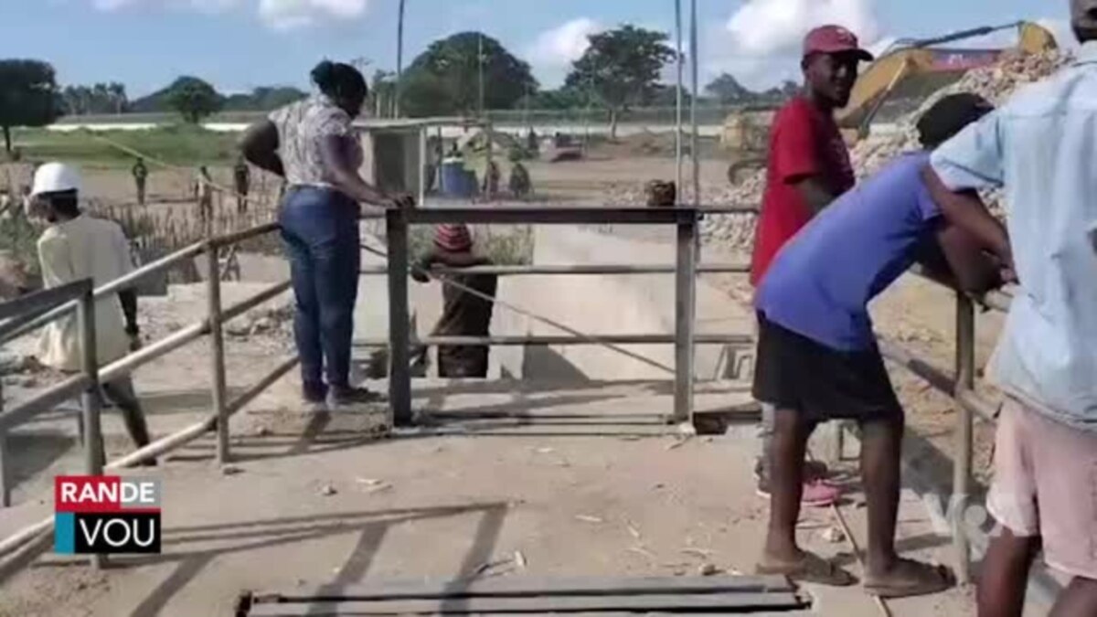 Plizyè Manm Komite Kanal Plèn Marie Barreau a Move kou Kong Devan Lokal ...