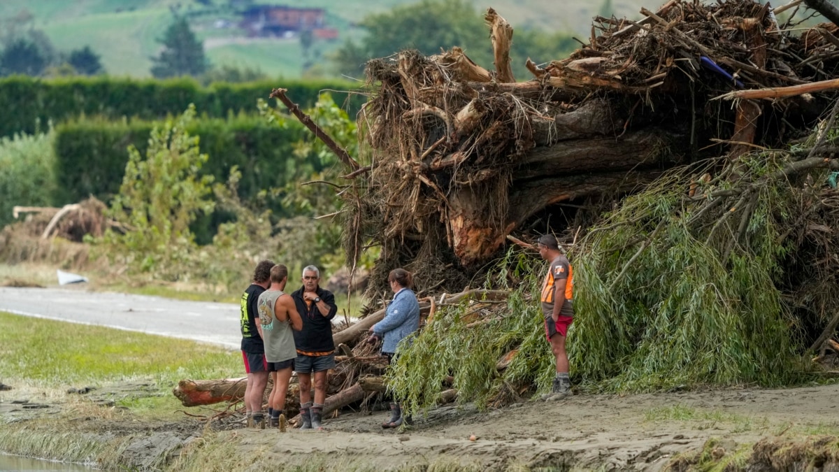 Cyclone in New Zealand Leaves 7 Dead, Trail of Chaos