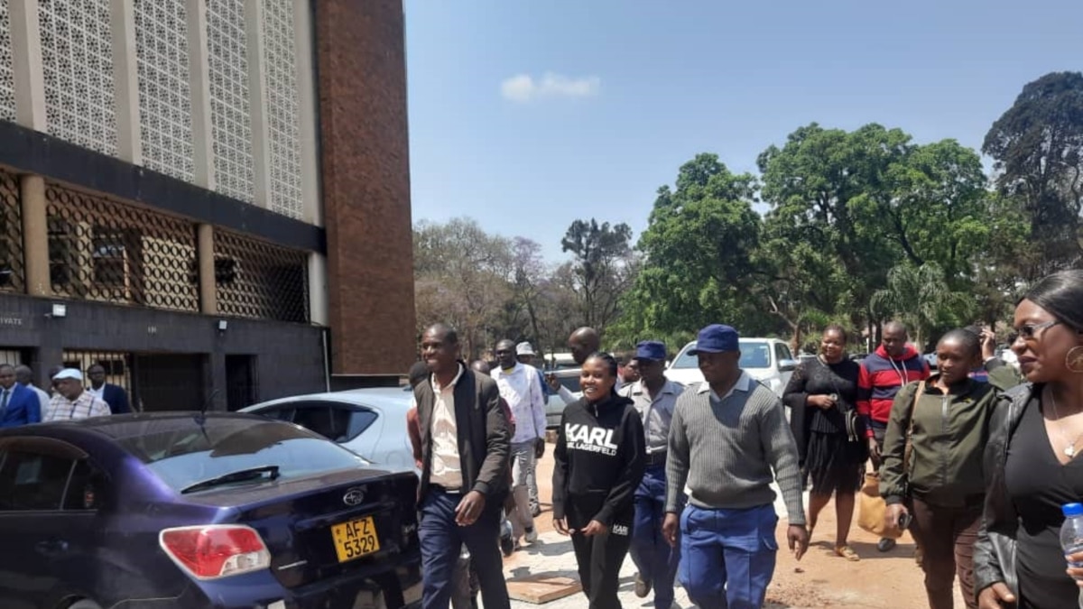 Mapurisa Oshaya Humbowo Hwekuroverera Muzvare Kademaunga