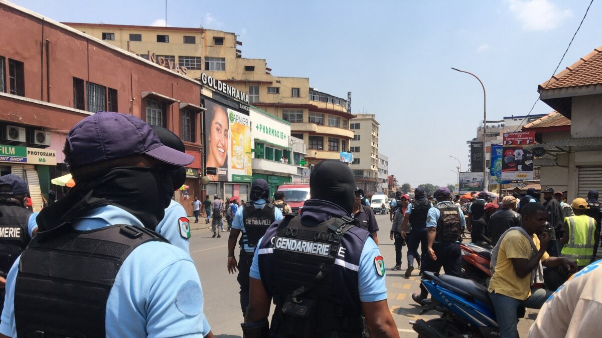 Madagascar Security Forces Tear Gas Opposition Candidates During Protest