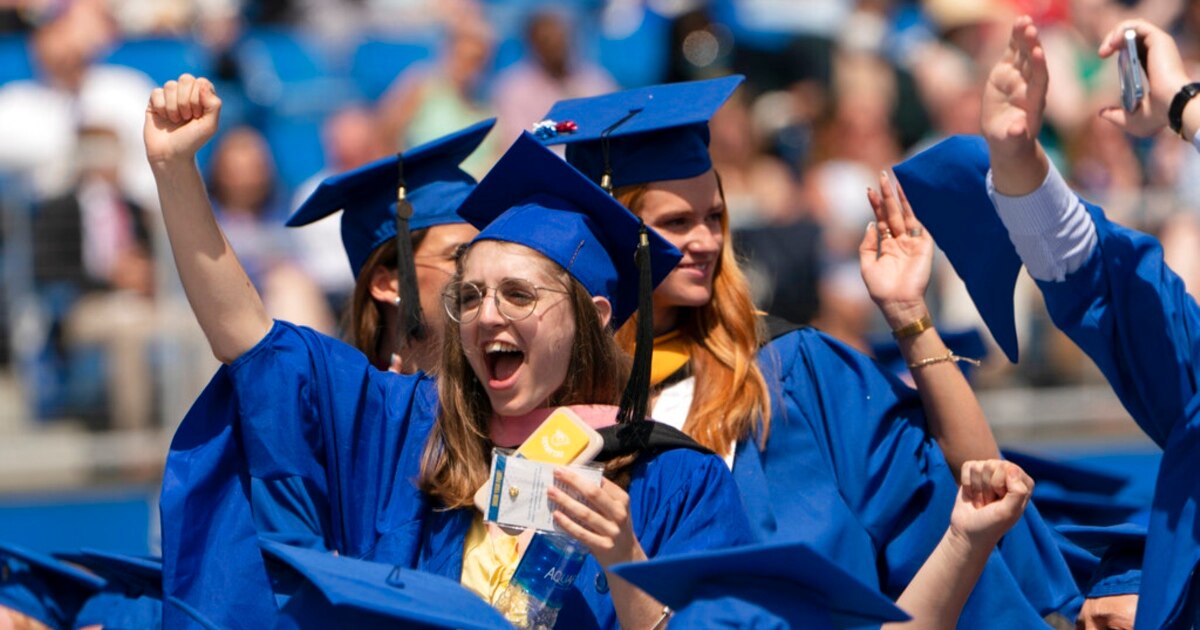 Despite Challenges, Afghan Refugee Students in the US Are Thriving