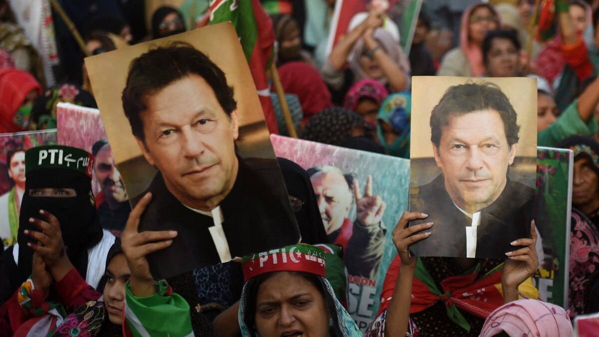 Maxkamada sare ee Pakistan oo amartay in lasii daayo Imran Khan