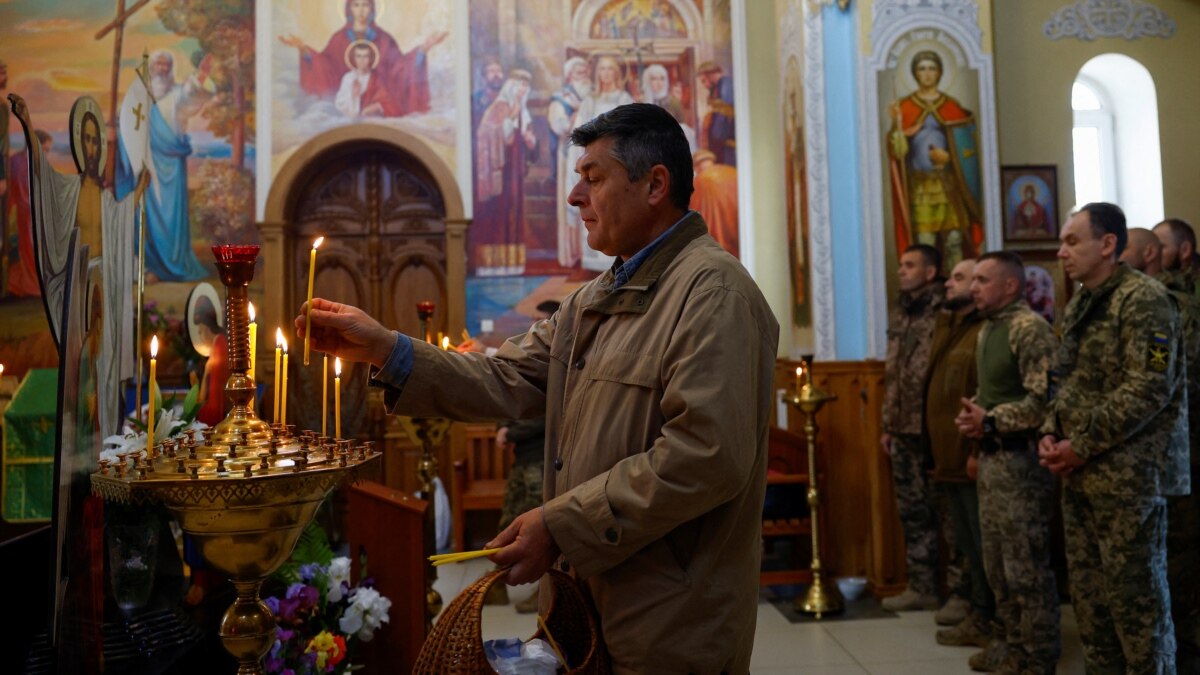Ukrainians Celebrate Orthodox Easter Again Under Threat of Russian Weapons