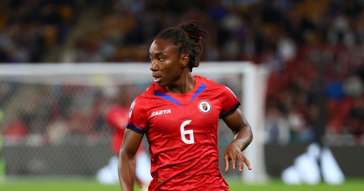 Foutbòl : Melchie Dumornay Ranpòte pri pi Bon Jwez nan Rejyon Concacaf la