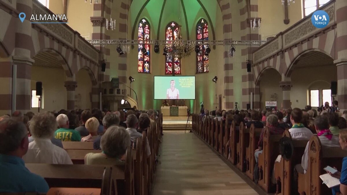 Almanya’da yapay zeka kilise ayininde vaaz verdi