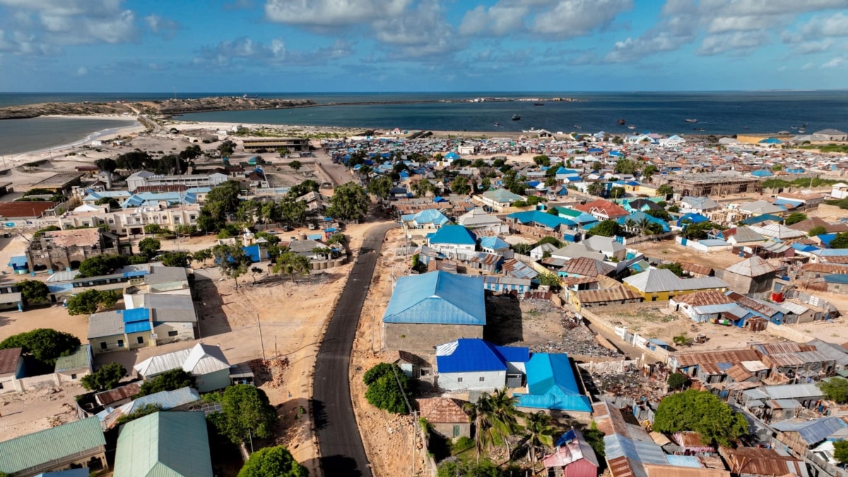 Shacab ku go'doonsan Buulogaduud kadib markii ay burburtay buundada