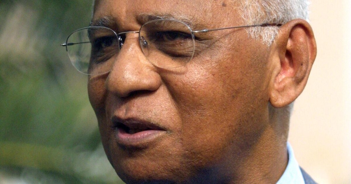 Henri Lopes, écrivain et homme politique congolais est décédé en France