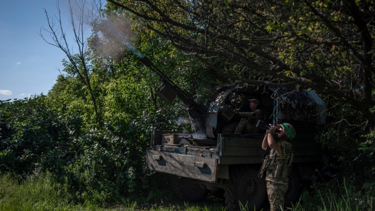 Ukraine Intensifies Attacks Along Border Lines