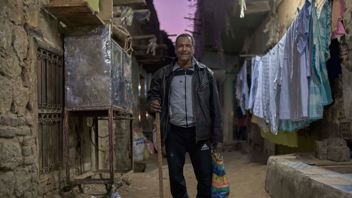 Egyptian Father's Talents Limitless, Despite Visual Disability