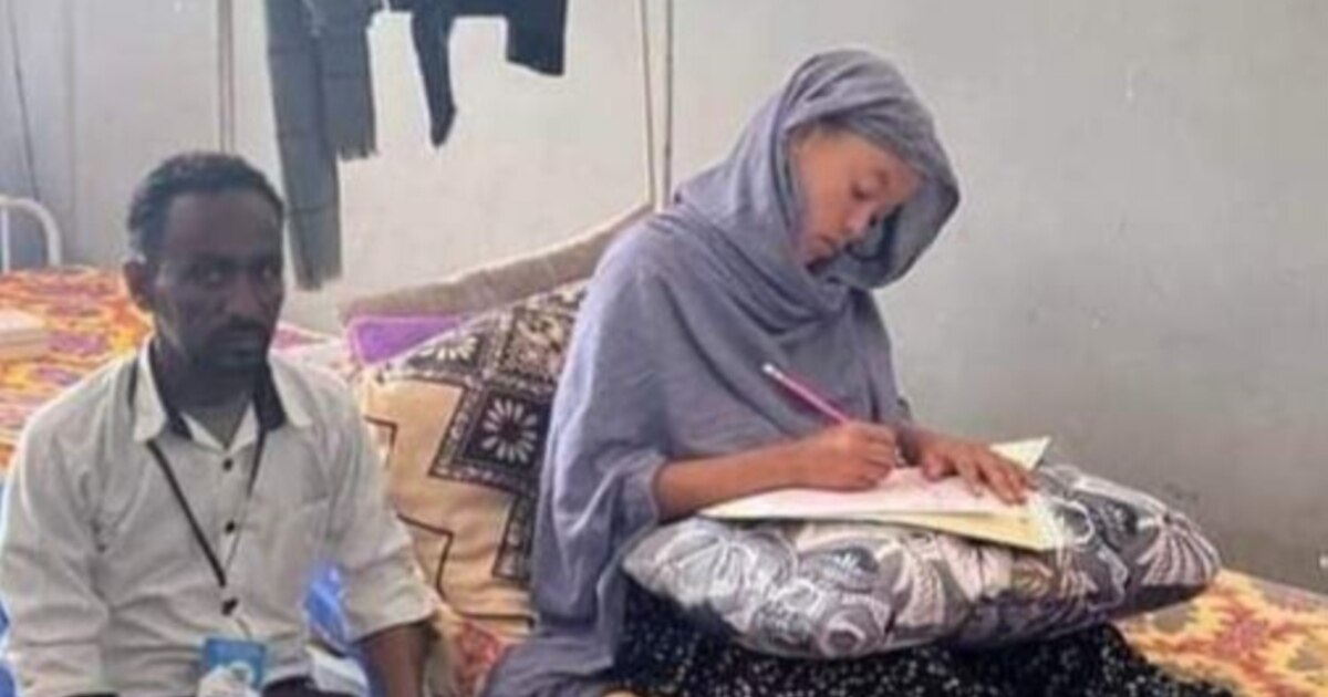 Ubax Cumar oo ay fool qabatay ayada oo imtixaan u fadhisay