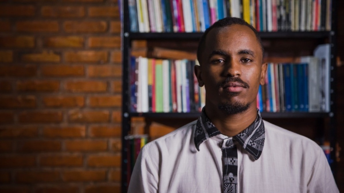 Fala África: “Nós temos que usar a poesia como terapia,” Ailton Moreira
