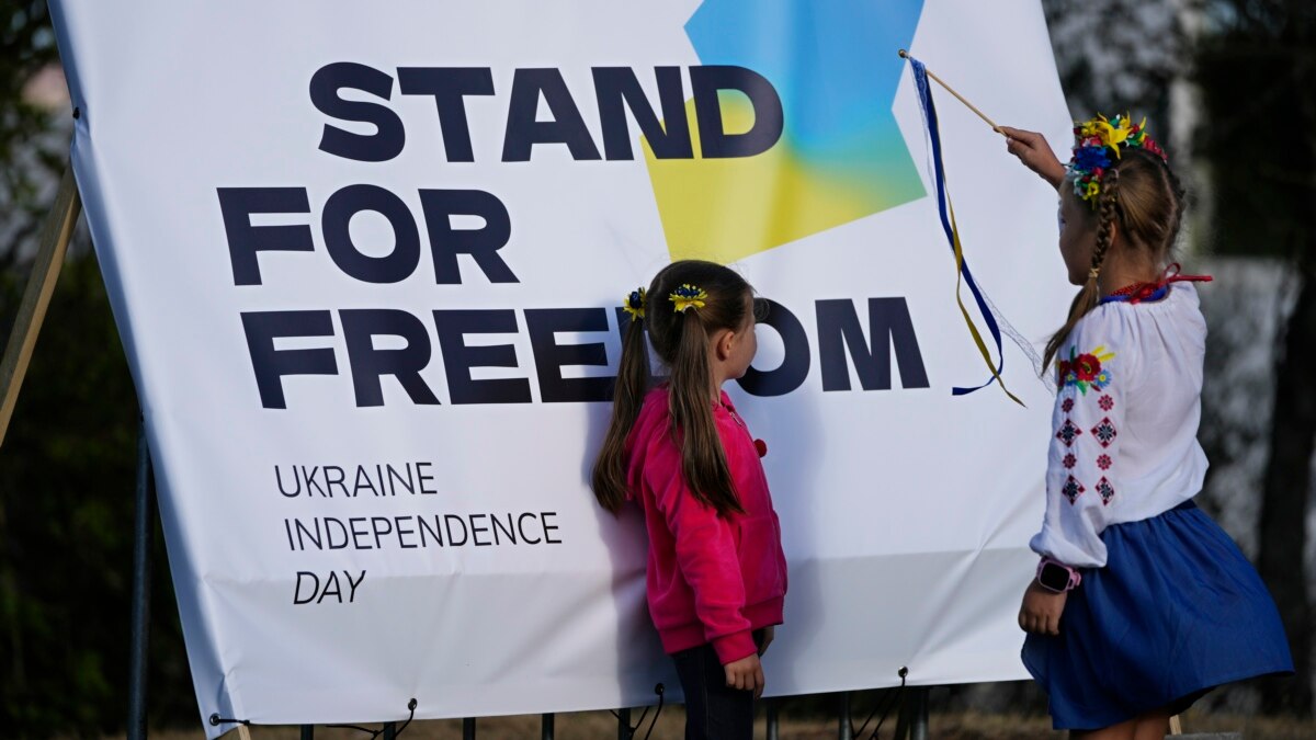 Biden Praises Ukraine's 'Extraordinary Courage,' Sends New Military Aid