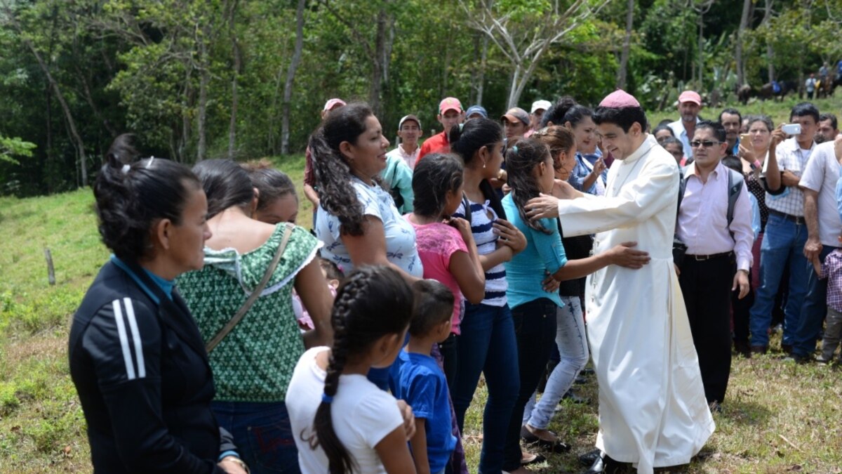 En fotos la labor comunitaria en Nicaragua de monseñor Rolando Álvarez ...